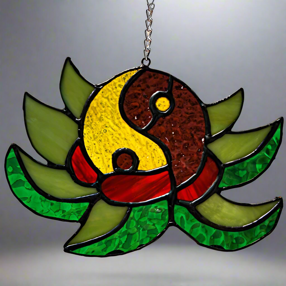 Yin-Yang in lotus flower stained glass – Play The Glass