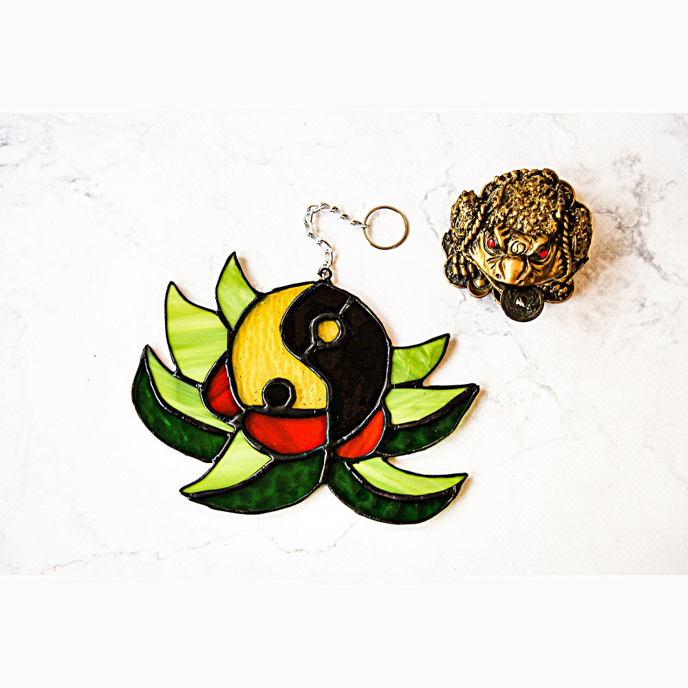 Yin-Yang in lotus flower stained glass – Play The Glass